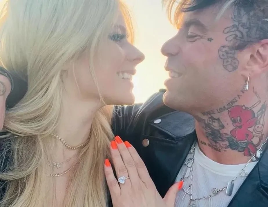 Ex-noivo de Avril Lavigne estaria 'devastado' após cantora assumir ...