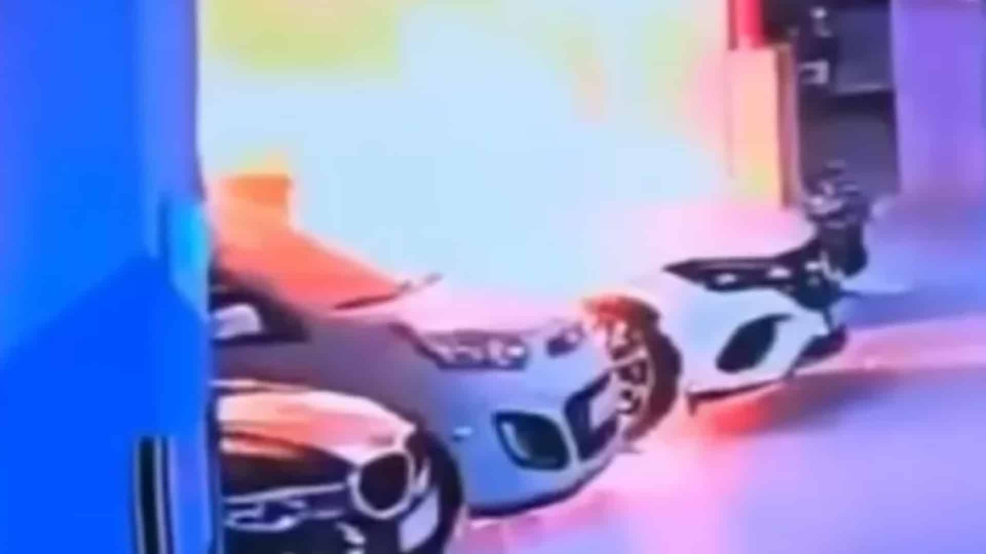 Mercedes elétrica pega fogo e deixa 21 pessoas hospitalizadas ...